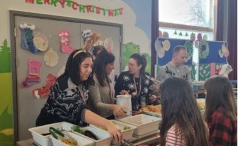 Tetherdown School - Christmas Jumper and Dinner Day!