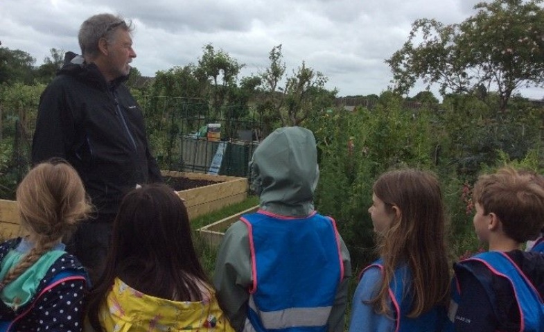 Tetherdown School - Year 1 - Local Allotment Trip